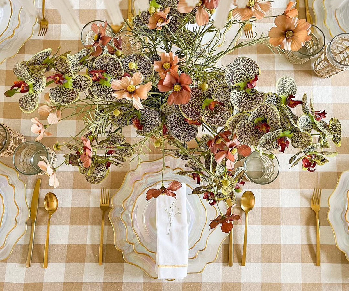 Seasonal Inspiration: Decorating with Linen Napkins and Tablecloths fo