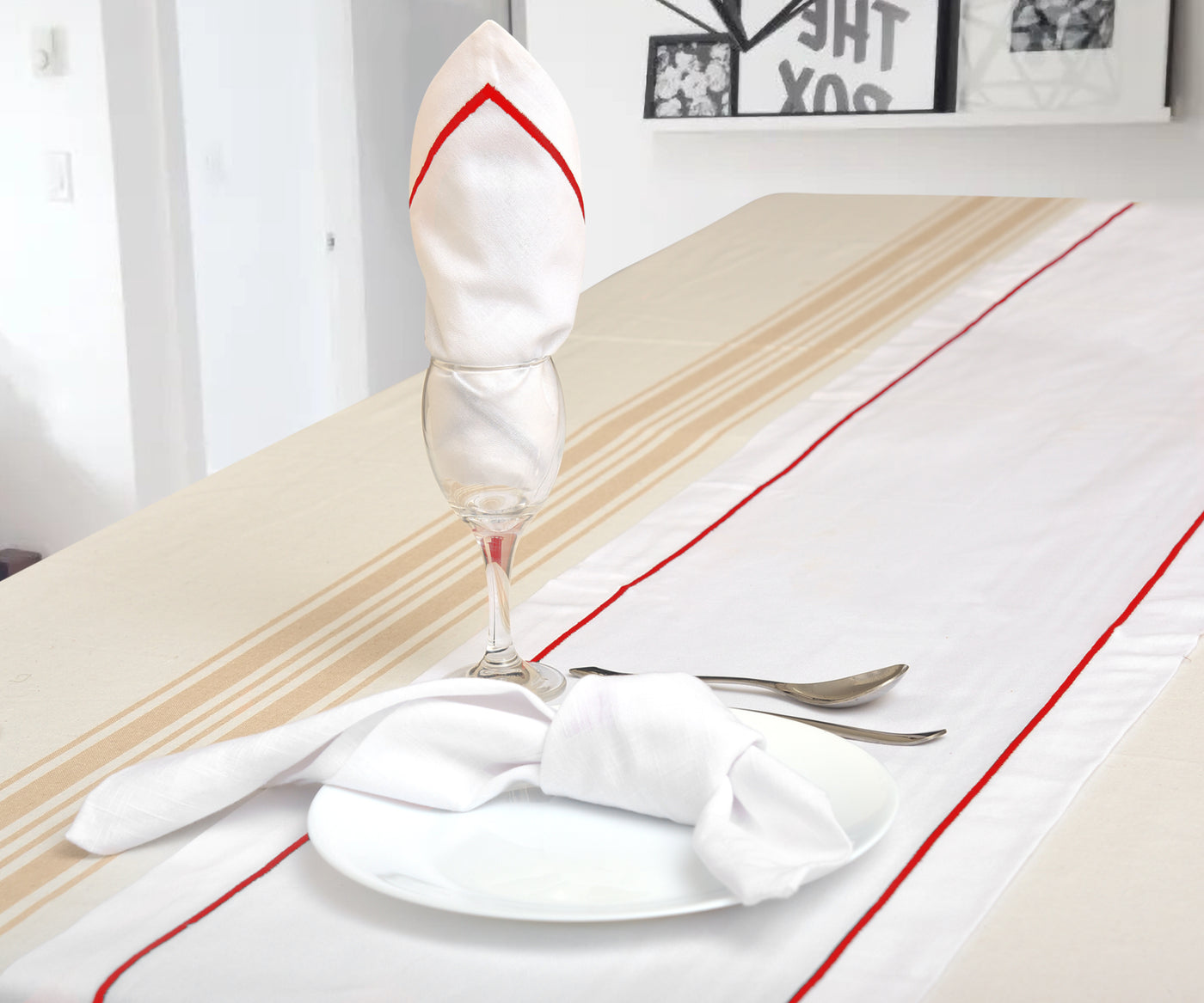 Can You Put a Table Runner Over a Tablecloth?